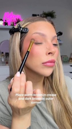 EASY eyeshadow tutorial #makeup #makeupshorts #makeuptutorial #eyeshadow #makeupforbeginners