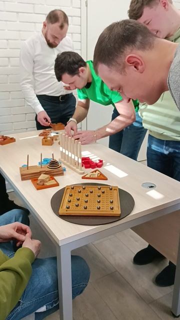 Стол головоломок и логических игр на корпоративе