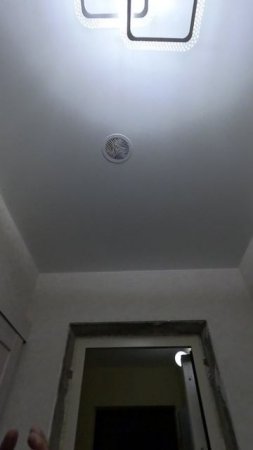Как сделать натяжной потолок, чтобы не трогать пожарный датчик в квартире #натяжныепотолки