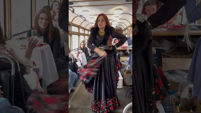 ЦЫГАНСКИЕ ПЕСНИ И ТАНЦЫ В ТРАМВАЕ. EVENT TRAM. АРТИСТЫ НА ПРАЗДНИК💃🏿. ЦЫГАНСКОЕ ШОУ. ПЕВЕЦ