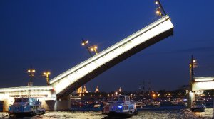 Ночная прогулка по Неве и разведение мостов в Санкт-Петербурге