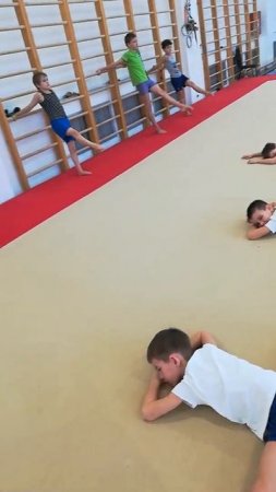 Как сесть на шпагат? Flexible skills #шпагат #гимнастика