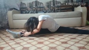 КАК СЕСТЬ НА ПОПЕРЕЧНЫЙ ШПАГАТ 😍😊ПЕРЕ ВОЛНОВАЛАСЬ😒😞😅😬