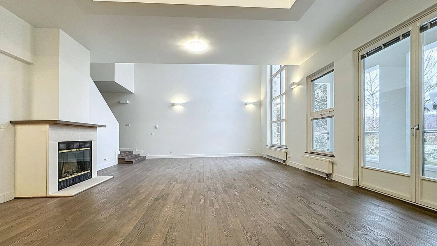 Комфортабельный трехуровневый таунхаус в аренду (ID 45871)