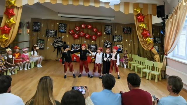 Английская сказка в детском саду на выпускном "Бременские музыканты"