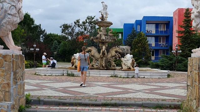 Тайган (статуи и фонтан)