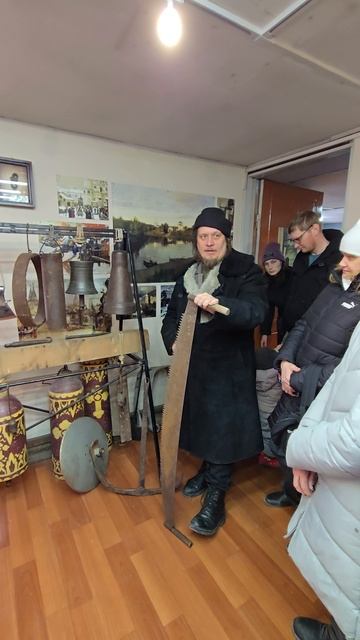Колокол из рельса, пилы, ступы, топора, музей колокольного звона, Новосибирск