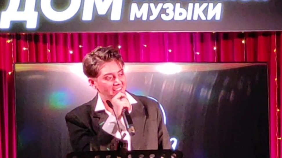 Emma M/ "Здесь у каждого сил- только есть и спать.. Просыпайся пожалуйста, просыпайся"