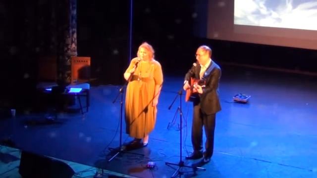 "Шипучее вино" (Г. и С.Брусницыны в Центре Л.Рюминой)