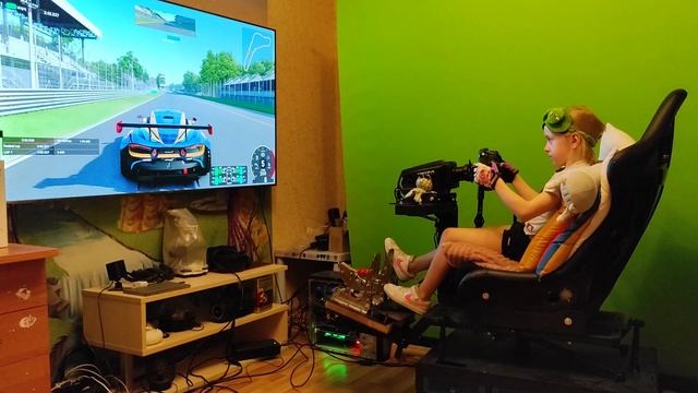 Первый день в Automobilista 2 на подвижной платформе