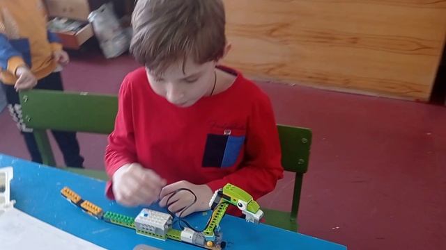 Робот «Фокусница-Змея»  для туристов