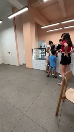 Твоя девушка работает в бобе