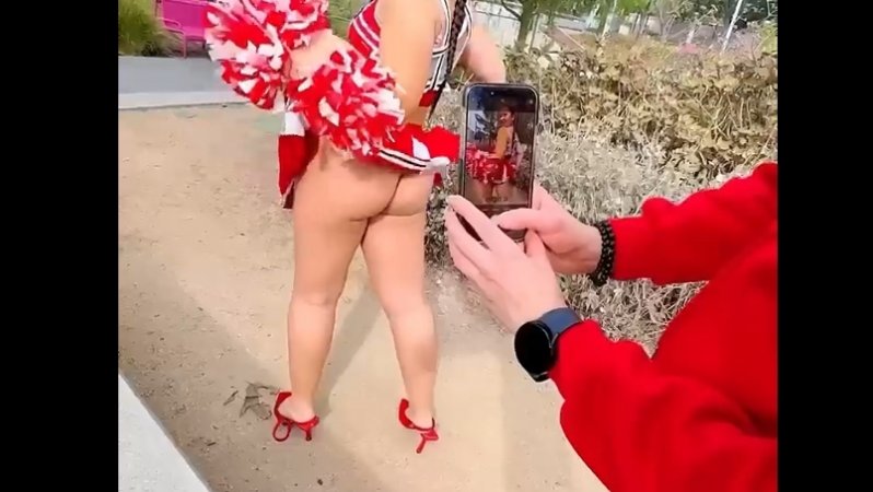 СЛУЧАЙНО ПОКАЗАЛА ПОПКУ 🍑