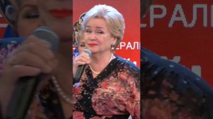 «Огонёк» — поёт Ольга Бибик, фортепиано Иван Бойцов, Московский хор «Отчизна»