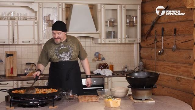 Паэлья нэгра, черная паэлья с морепродуктами и чернилами каракатицы.