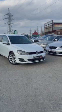 В продаже немецкий хетчбэк- Volkswagen Golf, 2013 г.