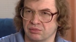 Вывезли 17 камазов налички из офиса МММ