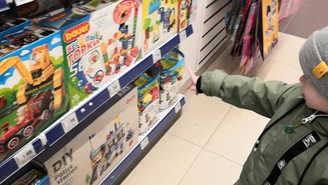 Выходной с ребёнком / Прогулка и покупки (03.25)