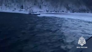 🚤 Спасатели МЧС России помогли судоводителям на Байкале