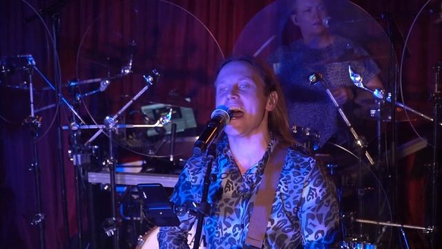 Безумнейшая распевка с залом + Районы-Кварталы (Звери cover)