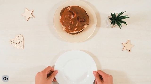 Угощение на масленицу / Клубнично-шоколадно-ореховый блинный торт / Такого вы ещё не пробовали