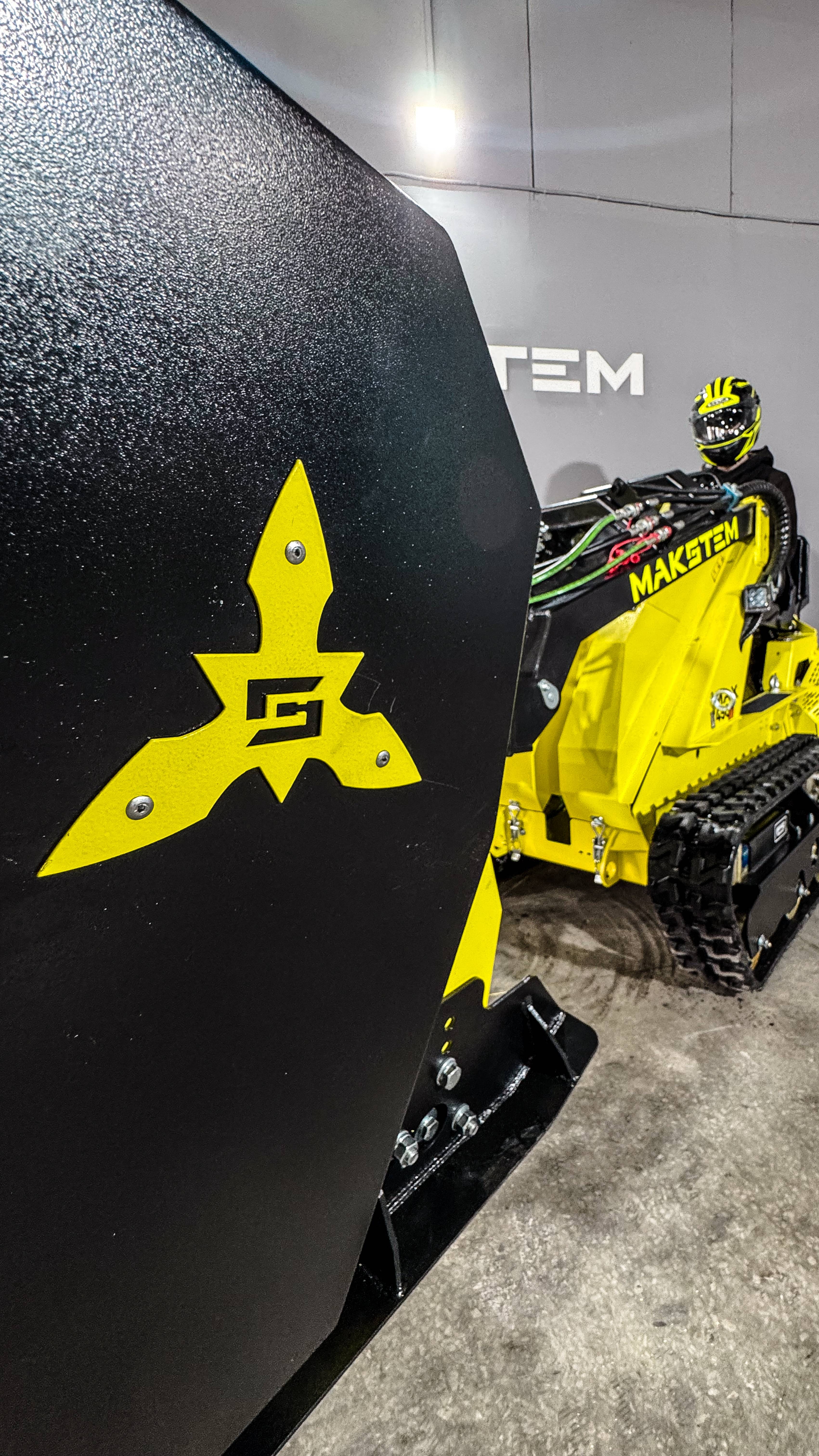 Навесное оборудование для клиента ❯ Мульчер ❯ Мини-погрузчик ❯ Макстем ❯ Уборка ❯ Погрузчик ❯ РФ