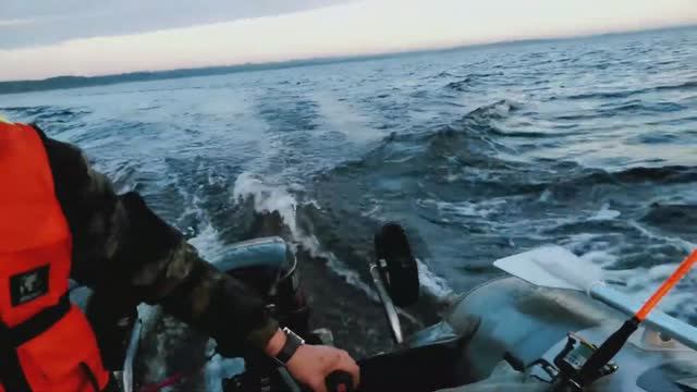 По волнам.