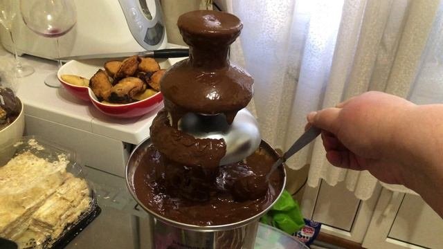 Подготовка шоколада для фонтана