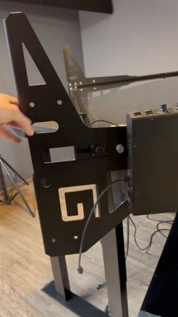 Регулировка высоты прозрачной сенсорной доски GlooBoard 66’ #производство #lightboard #glooboard