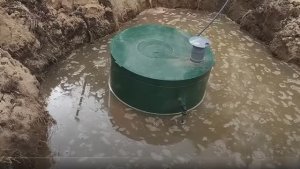 А если пластиковый септик всплывёт? А себе то  наверняка самый лучший септик поставили, да?