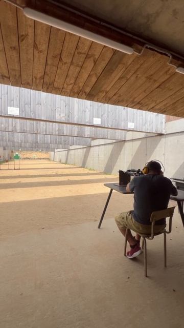 Стрельба из снайперской винтовки Драгунова (СВД) 7,62х54 мм и пистолета Glock 17