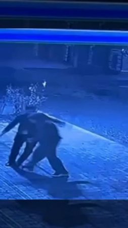 В Армавире 27-летний парень ограбил прохожего во время драки