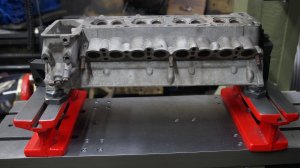 Фрезерование широкой головки блока цилиндров на станке 6Р-800