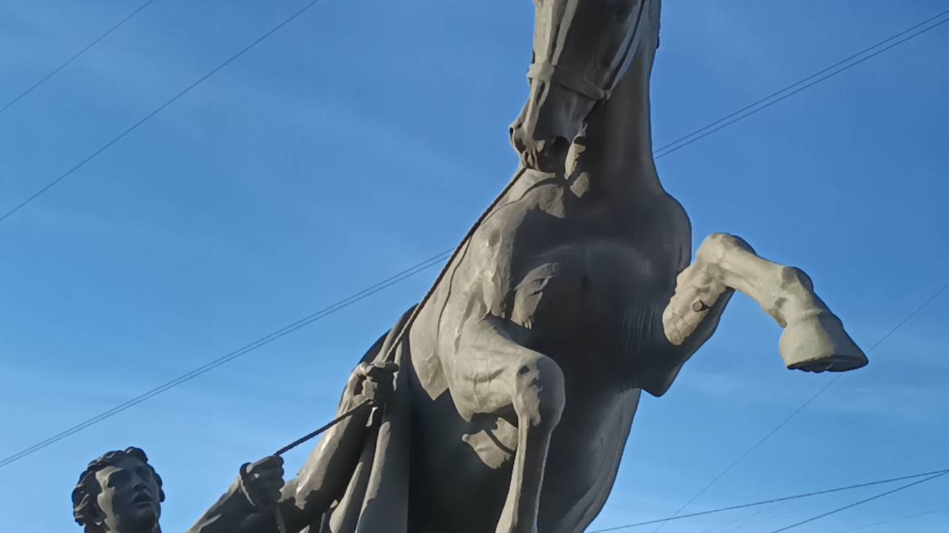 По Невскому