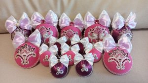 140 Новогодние игрушки. Сиреневые шары.