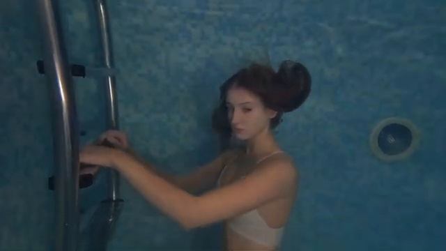 Барби под водой