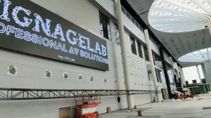 Центральный экран аэровокзального комплекса Толмачево в г. Новосибирск