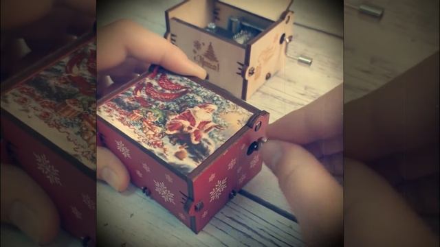 Музыкальная деревянная шкатулка-шарманка "С Новым годом! Возьми на счастье"