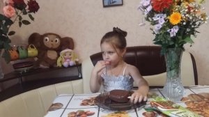 Советую мороженое "Лев" с  Чупа Чупсом со вкусом клубники