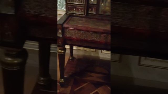 Кабинет мастера Суста из Антверпена и шкаф Буля.