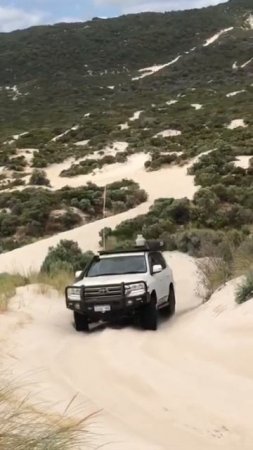 LC200 V8 4500rpm throwing sand #shorts #4x4 #steep #sand