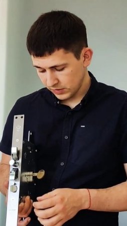 нова модель замку з крючками від Секурема