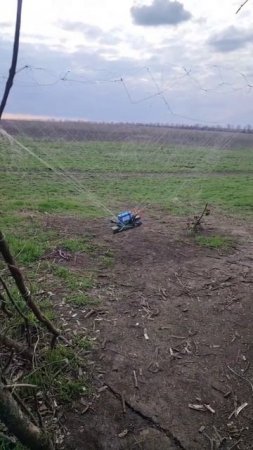 😂 Тот мерзкий момент, когда ночью комар летает над ухом, но не кусает, потому что ты под простынкой