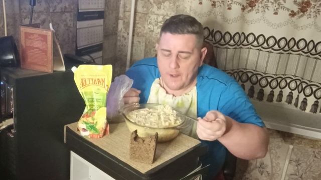 #Мукбанг вот так вот МАКАРОНЫ! ДОШИРАК. Сосиска и ЯЙЦО очень #ВКУСНО ужин В ОДНОГО! Суп