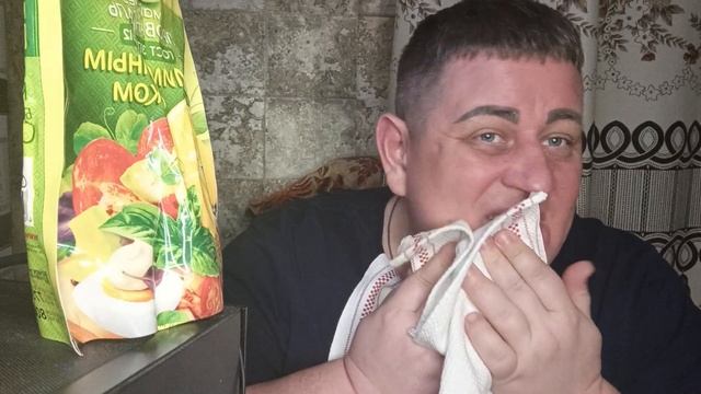 Мукбанг вот так вот ПРОЛЕТЕЛО ВРЕМЯ! ВКУСНЫЙ ужин ДОМАШНЯЯ окрошка с зеленью Болталка ЗА ЖИЗНЬ! Влог