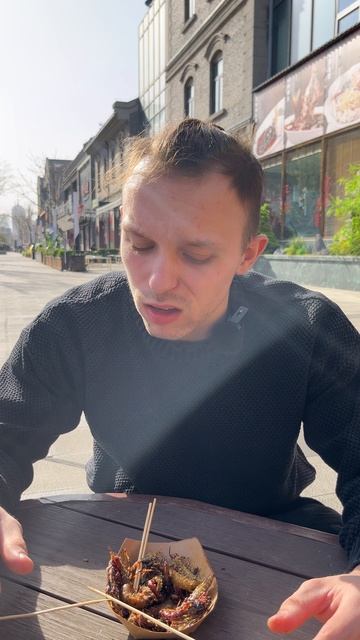 Ем насекомых