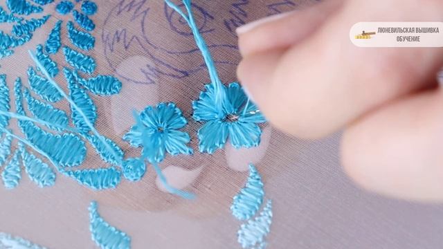 Часть 4. Вышиваю мишку люневильским крючком и рассказываю историю люневильской вышивки.