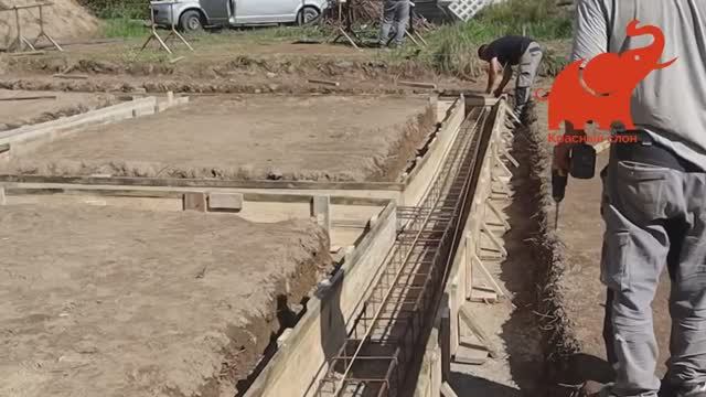 ЗАЛИВКА ЛЕНТЫ ФУНДАМЕНТА В П. ДРУЖЕЛЮБНЫЙ