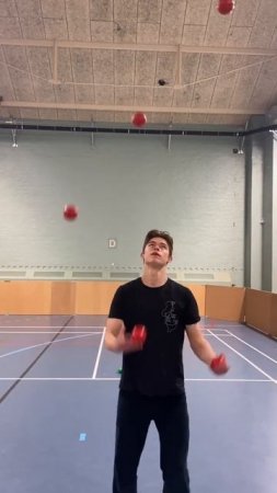 5 Ball penguins!🐧 #juggling #juggler