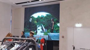 Закассовый светодиодный экран магазина LIME в ТРЦ Метрополис